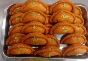 Gujiya Gift Box 12Pcs(1Kg)